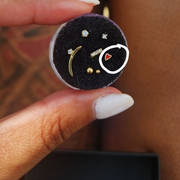 pupil hall | Jewelry | 4k Yellow Gold Threadless Ends Pupil Hall Heart ...